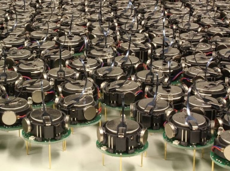 Sciami di robot, cosa sono e perché possono dipingere un quadro